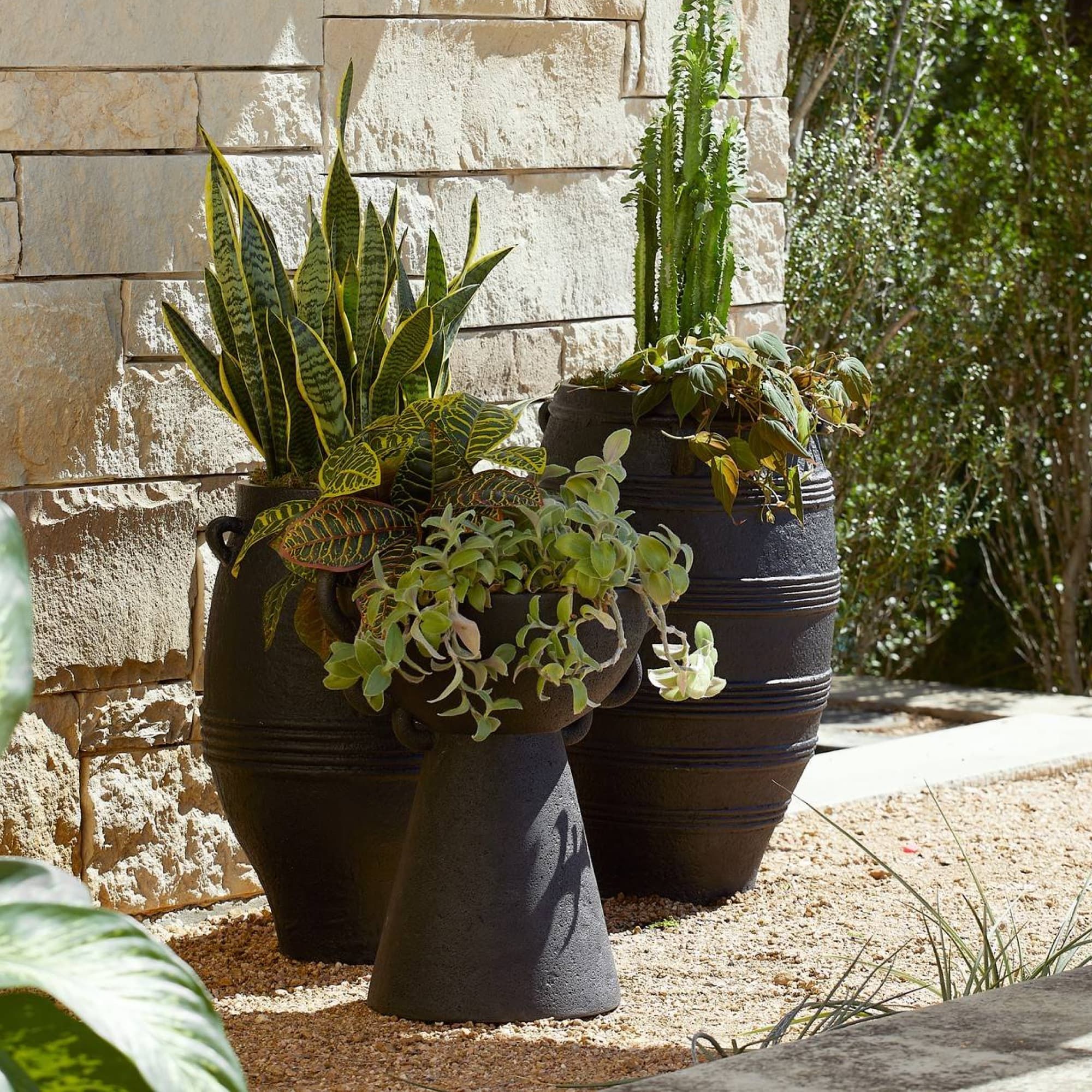 AVS05 - Chicago Large Outdoor Planter - Matte Black